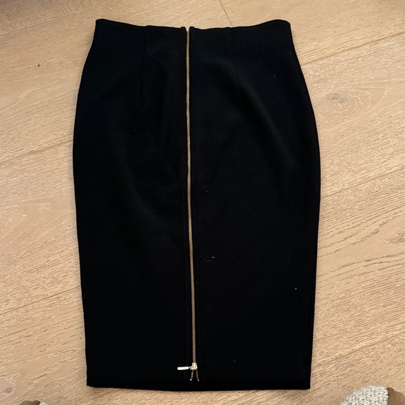 Zara | Skirts | Zara Black Pencil Skirt Gold Back Zip Closure Slit ...